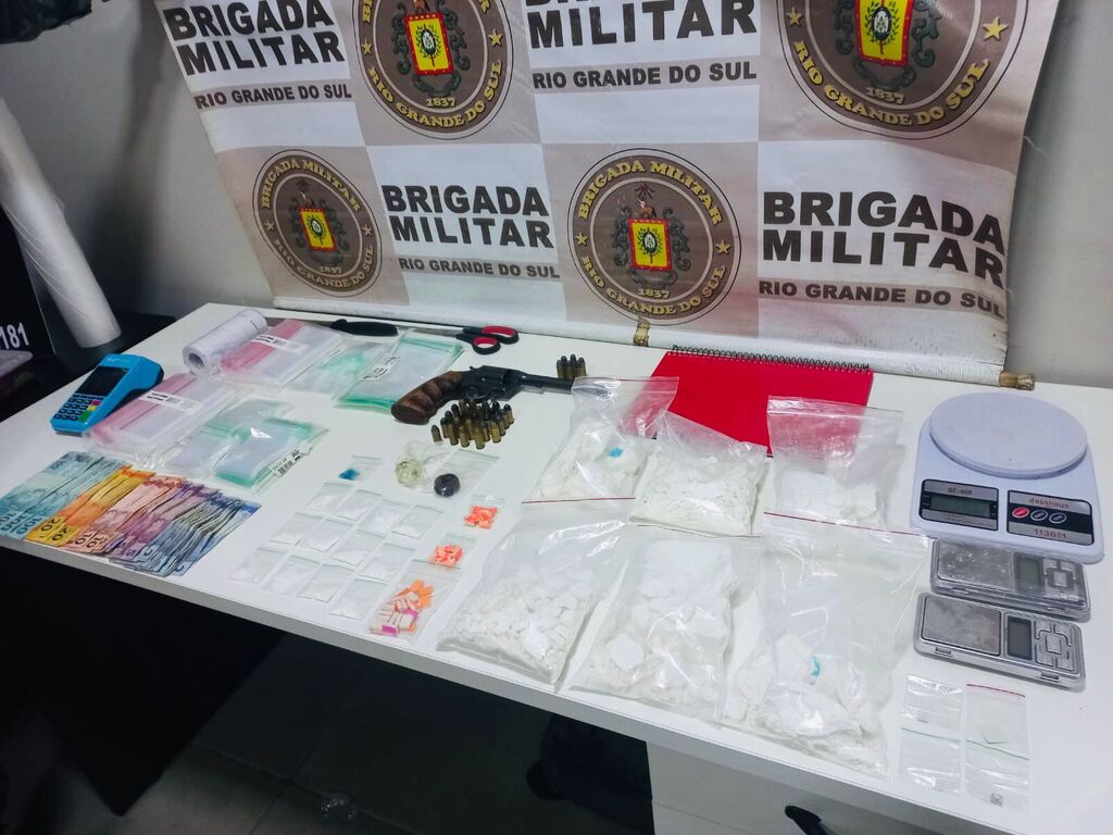 Homem é Preso Por Tráfico Após Ser Encontrado Com Revólver E Diversas
